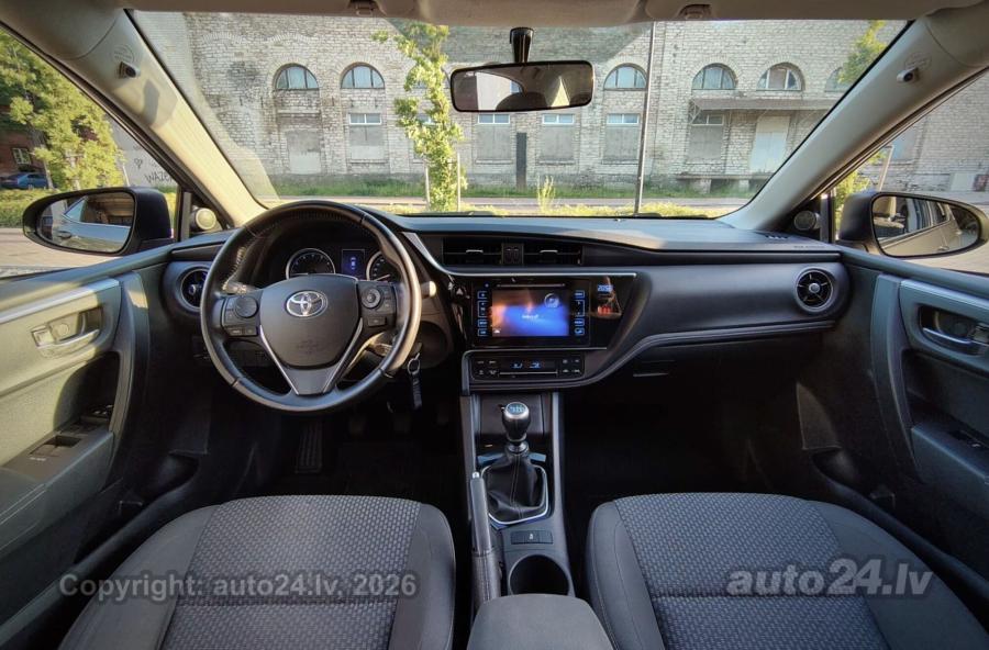 Pelēks Toyota Corolla 2017 Tallina, ar dzinēja tilpumu 1.60 L un nobraukumu 83 tūkst. km par 13399 €, foto 17 vietnē AUTOMOTO.COM.LV