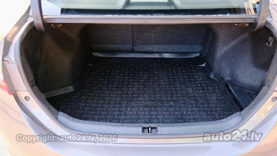 Pelēks Toyota Corolla 2017 Tallina, ar dzinēja tilpumu 1.60 L un nobraukumu 83 tūkst. km par 13399 €, foto 25 vietnē AUTOMOTO.COM.LV