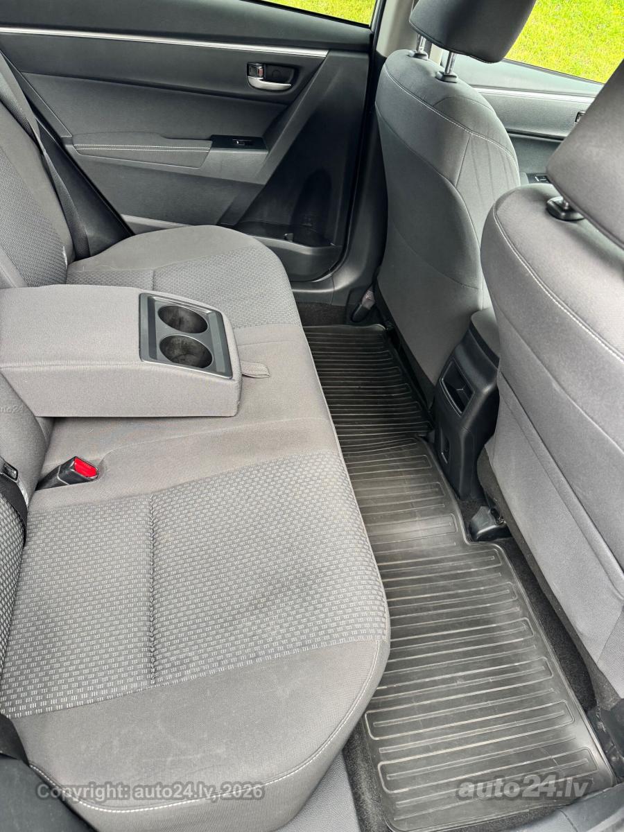 Pelēks Toyota Corolla 2017 Tallina, ar dzinēja tilpumu 1.60 L un nobraukumu 197 tūkst. km par 13000 €, foto 10 vietnē AUTOMOTO.COM.LV