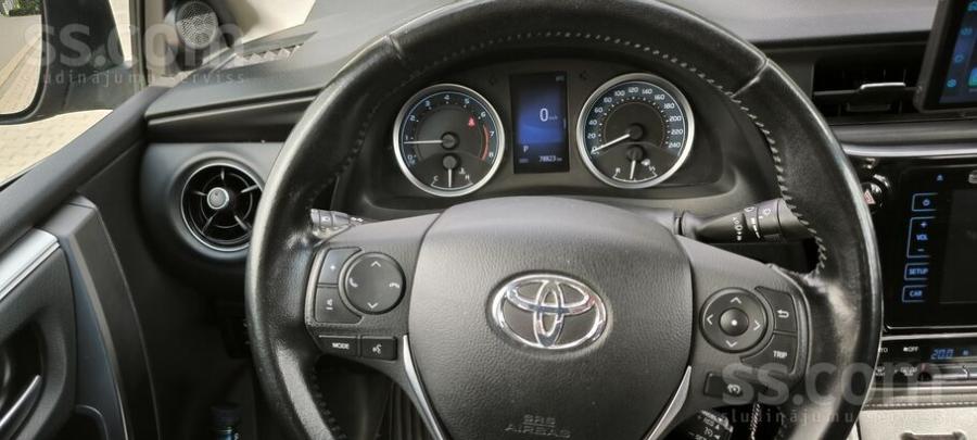 Grey Toyota Corolla 2017 in Riga, with an engine capacity of 1.60 L and mileage of 79 thousand km for 12000 €, photo 4 on AUTOMOTO.COM.LV