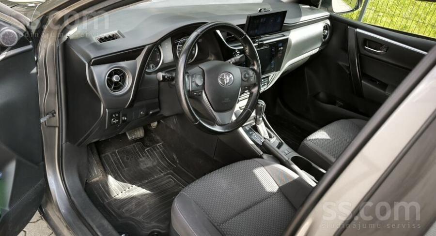 Grey Toyota Corolla 2017 in Riga, with an engine capacity of 1.60 L and mileage of 79 thousand km for 12000 €, photo 12 on AUTOMOTO.COM.LV