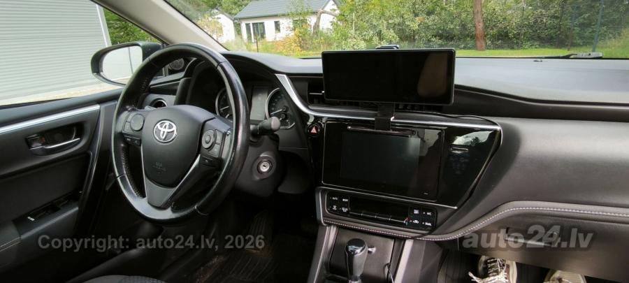 Grey Toyota Corolla 2017 in Riga, with an engine capacity of 1.60 L and mileage of 79 thousand km for 12000 €, photo 11 on AUTOMOTO.COM.LV