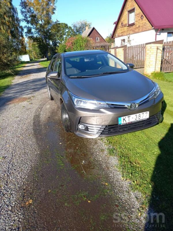 Grey Toyota Corolla 2017 in Riga, with an engine capacity of 1.60 L and mileage of 181 thousand km for 9200 €, photo 1 on AUTOMOTO.COM.LV