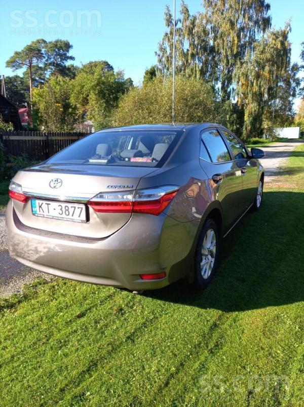 Grey Toyota Corolla 2017 in Riga, with an engine capacity of 1.60 L and mileage of 181 thousand km for 9200 €, photo 4 on AUTOMOTO.COM.LV