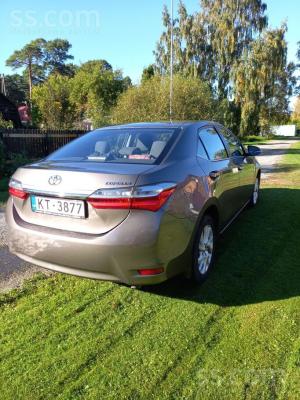 Pelēks Toyota Corolla 2017 Rīga, ar dzinēja tilpumu 1.60 L un nobraukumu 181 tūkst. km par 9200 €, foto 4 vietnē AUTOMOTO.COM.LV