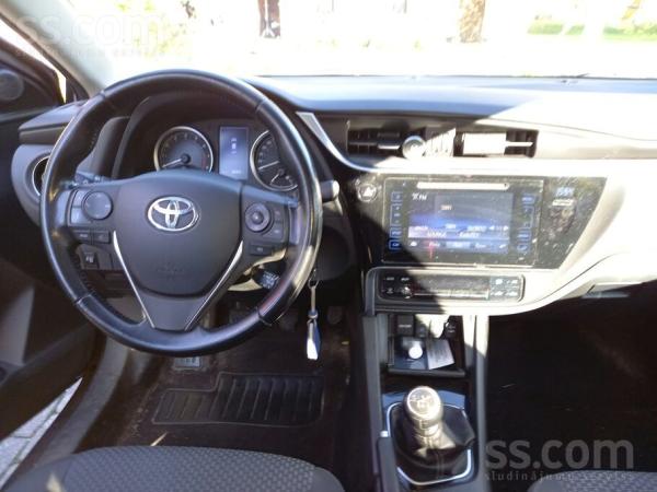 Grey Toyota Corolla 2017 in Riga, with an engine capacity of 1.60 L and mileage of 181 thousand km for 9200 €, photo 6 on AUTOMOTO.COM.LV
