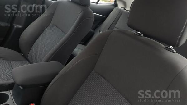 Grey Toyota Corolla 2017 in Riga, with an engine capacity of 1.60 L and mileage of 79 thousand km for 11990 €, photo 5 on AUTOMOTO.COM.LV