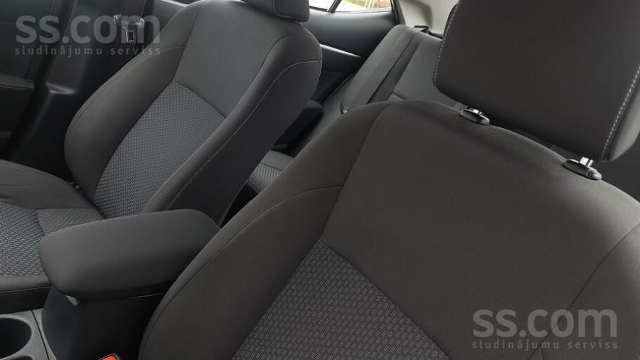 Grey Toyota Corolla 2017 in Riga, with an engine capacity of 1.60 L and mileage of 79 thousand km for 11990 €, photo 5 on AUTOMOTO.COM.LV