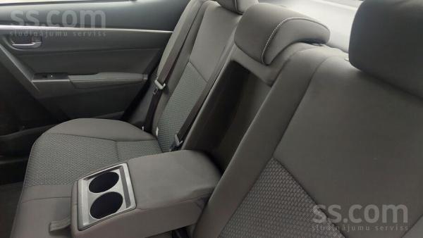 Grey Toyota Corolla 2017 in Riga, with an engine capacity of 1.60 L and mileage of 79 thousand km for 11990 €, photo 8 on AUTOMOTO.COM.LV