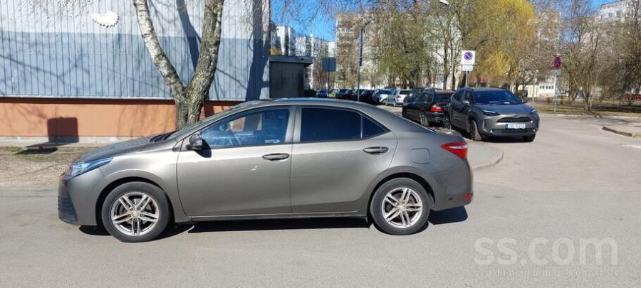 Pelēks Toyota Corolla 2018 Rīga, ar dzinēja tilpumu 1.60 L un nobraukumu 92 tūkst. km par 9000 €, foto 4 vietnē AUTOMOTO.COM.LV