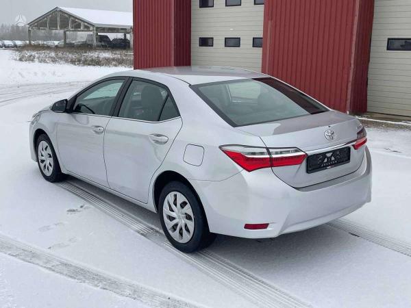 Grey Toyota Corolla 2018 in Ukmerge, with an engine capacity of 1.60 L and mileage of 129 thousand km for 9300 €, photo 4 on AUTOMOTO.COM.LV