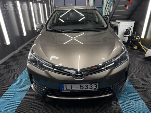 Pelēks Toyota Corolla 2018 Rīga, ar dzinēja tilpumu 1.60 L un nobraukumu 70 tūkst. km par 11000 €, foto 2 vietnē AUTOMOTO.COM.LV