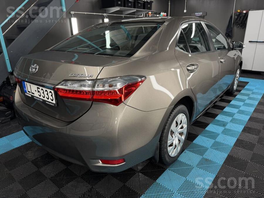 Grey Toyota Corolla 2018 in Riga, with an engine capacity of 1.60 L and mileage of 70 thousand km for 11000 €, photo 4 on AUTOMOTO.COM.LV
