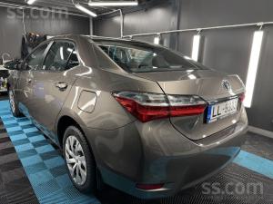 Grey Toyota Corolla 2018 in Riga, with an engine capacity of 1.60 L and mileage of 70 thousand km for 11000 €, photo 6 on AUTOMOTO.COM.LV