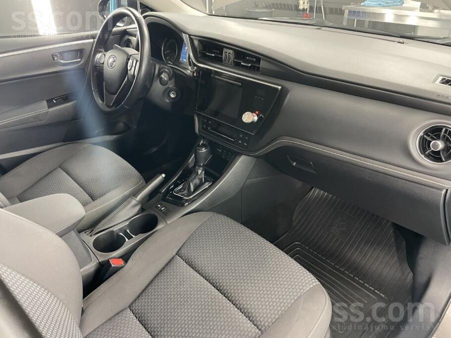 Grey Toyota Corolla 2018 in Riga, with an engine capacity of 1.60 L and mileage of 70 thousand km for 11000 €, photo 12 on AUTOMOTO.COM.LV