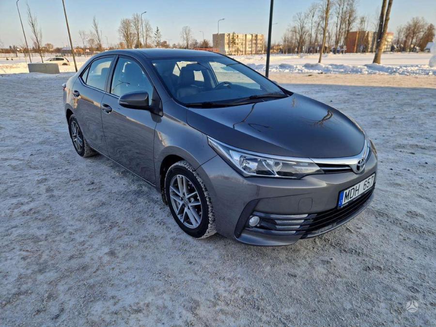 Grey Toyota Corolla 2018 in Ukmerge, with an engine capacity of 1.60 L and mileage of 113 thousand km for 10900 €, photo 12 on AUTOMOTO.COM.LV