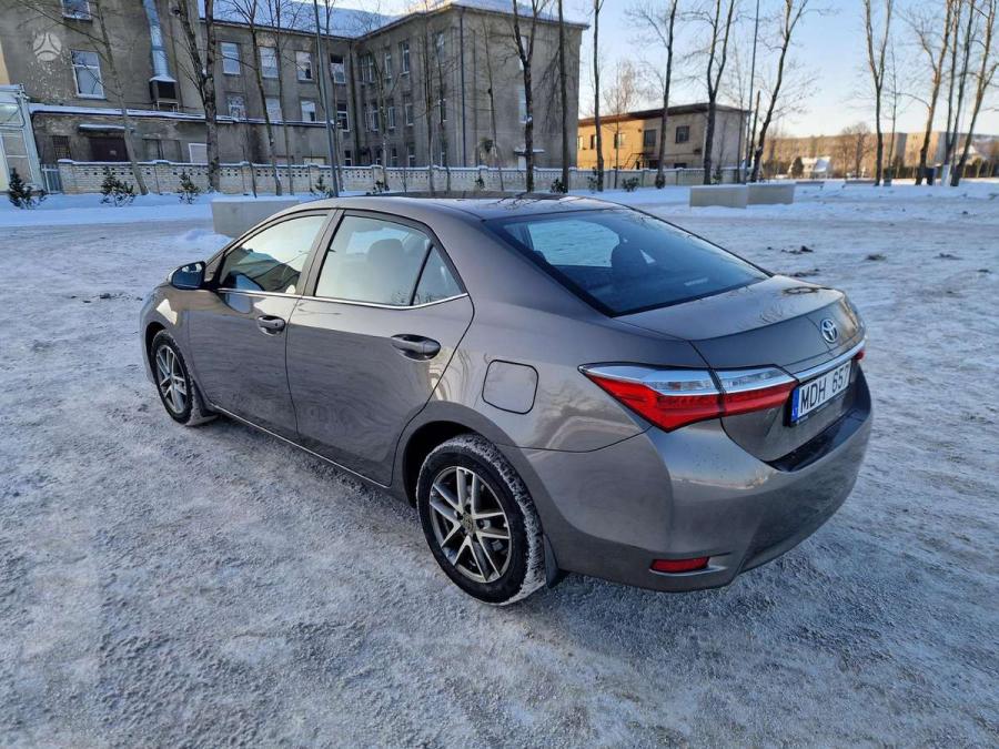 Grey Toyota Corolla 2018 in Ukmerge, with an engine capacity of 1.60 L and mileage of 113 thousand km for 10900 €, photo 13 on AUTOMOTO.COM.LV