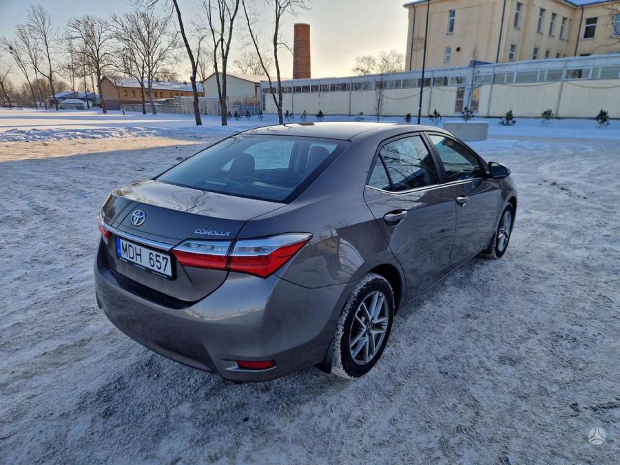 Grey Toyota Corolla 2018 in Ukmerge, with an engine capacity of 1.60 L and mileage of 113 thousand km for 10900 €, photo 14 on AUTOMOTO.COM.LV