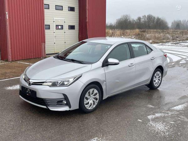 Grey Toyota Corolla 2018 in Ukmerge, with an engine capacity of 1.60 L and mileage of 154 thousand km for 8500 €, photo 1 on AUTOMOTO.COM.LV