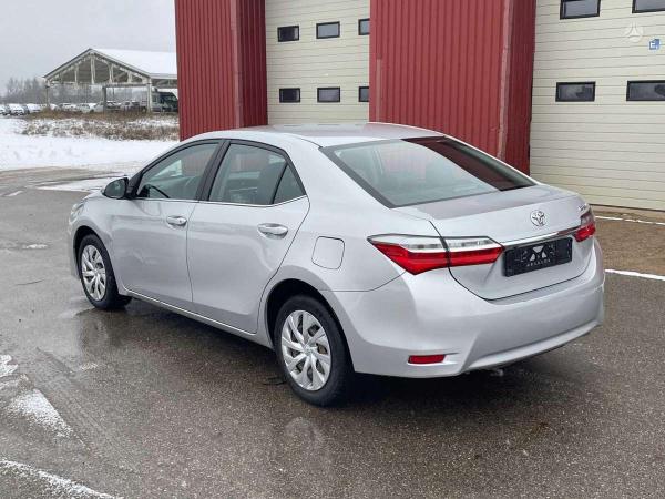 Grey Toyota Corolla 2018 in Ukmerge, with an engine capacity of 1.60 L and mileage of 154 thousand km for 8500 €, photo 4 on AUTOMOTO.COM.LV