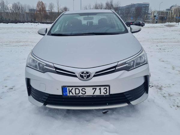 Pelēks Toyota Corolla 2018 Viļņa, ar dzinēja tilpumu 1.60 L un nobraukumu 58 tūkst. km par 7900 €, foto 2 vietnē AUTOMOTO.COM.LV