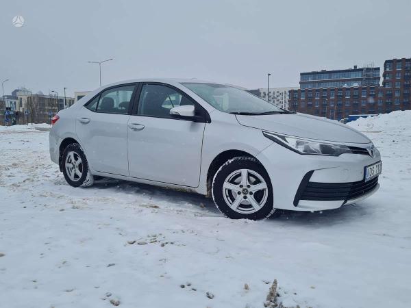 Pelēks Toyota Corolla 2018 Viļņa, ar dzinēja tilpumu 1.60 L un nobraukumu 58 tūkst. km par 7900 €, foto 4 vietnē AUTOMOTO.COM.LV