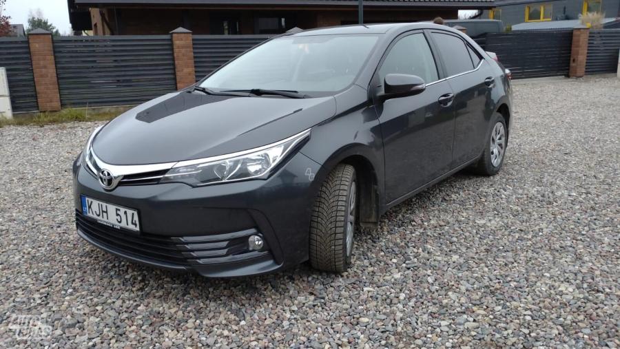 Grey Toyota Corolla 2018 in Vilnius, with an engine capacity of 1.60 L and mileage of 139 thousand km for 12500 €, photo 1 on AUTOMOTO.COM.LV