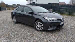 Grey Toyota Corolla 2018 in Vilnius, with an engine capacity of 1.60 L and mileage of 139 thousand km for 12500 €, photo 2 on AUTOMOTO.COM.LV