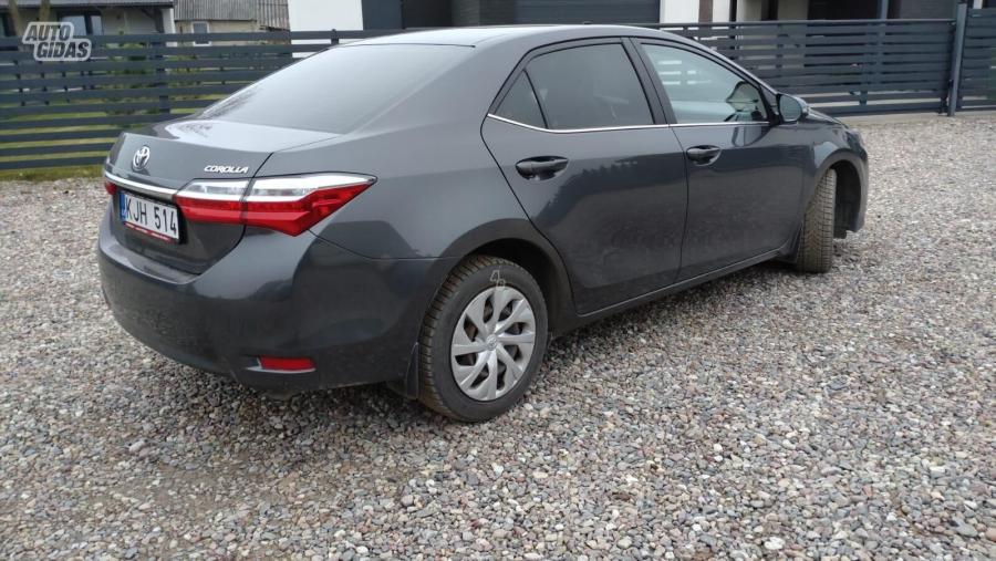 Grey Toyota Corolla 2018 in Vilnius, with an engine capacity of 1.60 L and mileage of 139 thousand km for 12500 €, photo 3 on AUTOMOTO.COM.LV