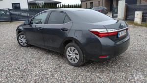 Grey Toyota Corolla 2018 in Vilnius, with an engine capacity of 1.60 L and mileage of 139 thousand km for 12500 €, photo 4 on AUTOMOTO.COM.LV