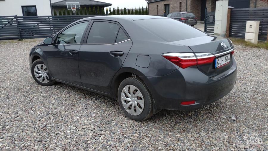 Grey Toyota Corolla 2018 in Vilnius, with an engine capacity of 1.60 L and mileage of 139 thousand km for 12500 €, photo 4 on AUTOMOTO.COM.LV