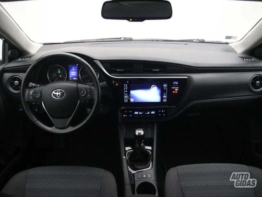 Pelēks Toyota Corolla 2018 Viļņa, ar dzinēja tilpumu 1.60 L un nobraukumu 48 tūkst. km par 13199 €, foto 2 vietnē AUTOMOTO.COM.LV