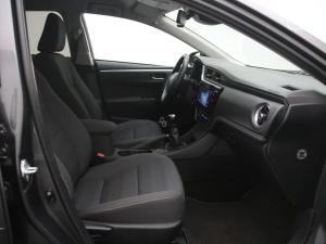 Pelēks Toyota Corolla 2018 Viļņa, ar dzinēja tilpumu 1.60 L un nobraukumu 48 tūkst. km par 13199 €, foto 14 vietnē AUTOMOTO.COM.LV