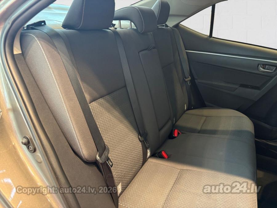 Grey Toyota Corolla 2018 in Paide, with an engine capacity of 1.60 L and mileage of 88 thousand km for 12990 €, photo 8 on AUTOMOTO.COM.LV