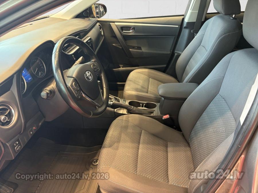 Grey Toyota Corolla 2018 in Paide, with an engine capacity of 1.60 L and mileage of 88 thousand km for 12990 €, photo 12 on AUTOMOTO.COM.LV