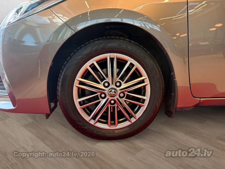 Grey Toyota Corolla 2018 in Paide, with an engine capacity of 1.60 L and mileage of 88 thousand km for 12990 €, photo 16 on AUTOMOTO.COM.LV