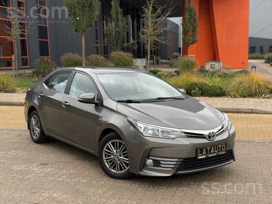 Grey Toyota Corolla 2018 in Riga, with an engine capacity of 1.40 L and mileage of 244 thousand km for 7995 €, photo 1 on AUTOMOTO.COM.LV