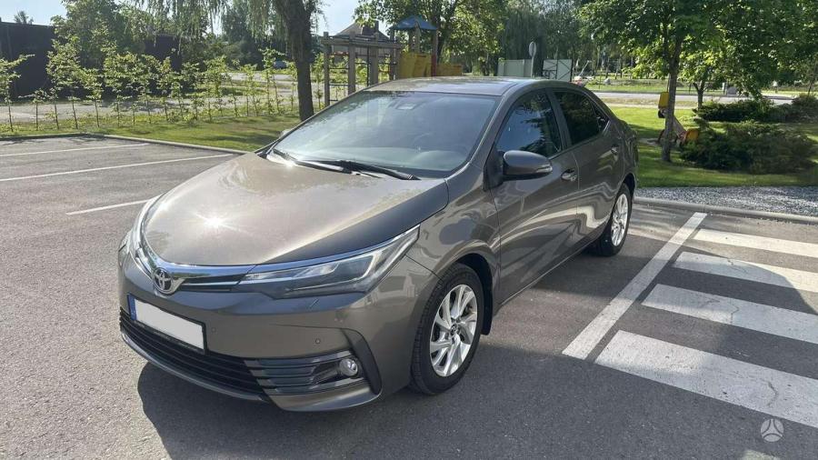 Pelēks Toyota Corolla 2018 Kauņa, ar dzinēja tilpumu 1.60 L un nobraukumu 80 tūkst. km par 14500 €, foto 1 vietnē AUTOMOTO.COM.LV
