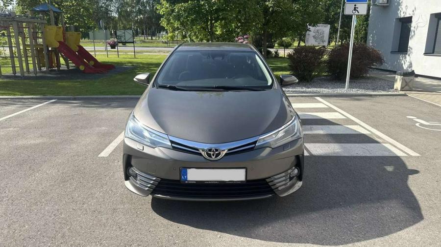 Pelēks Toyota Corolla 2018 Kauņa, ar dzinēja tilpumu 1.60 L un nobraukumu 80 tūkst. km par 14500 €, foto 3 vietnē AUTOMOTO.COM.LV