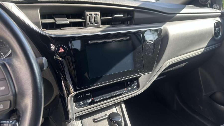 Pelēks Toyota Corolla 2018 Kauņa, ar dzinēja tilpumu 1.60 L un nobraukumu 80 tūkst. km par 14500 €, foto 14 vietnē AUTOMOTO.COM.LV