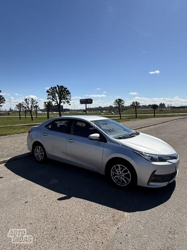Grey Toyota Corolla 2018 in Kaunas, with an engine capacity of 1.60 L and mileage of 133 thousand km for 11500 €, photo 1 on AUTOMOTO.COM.LV