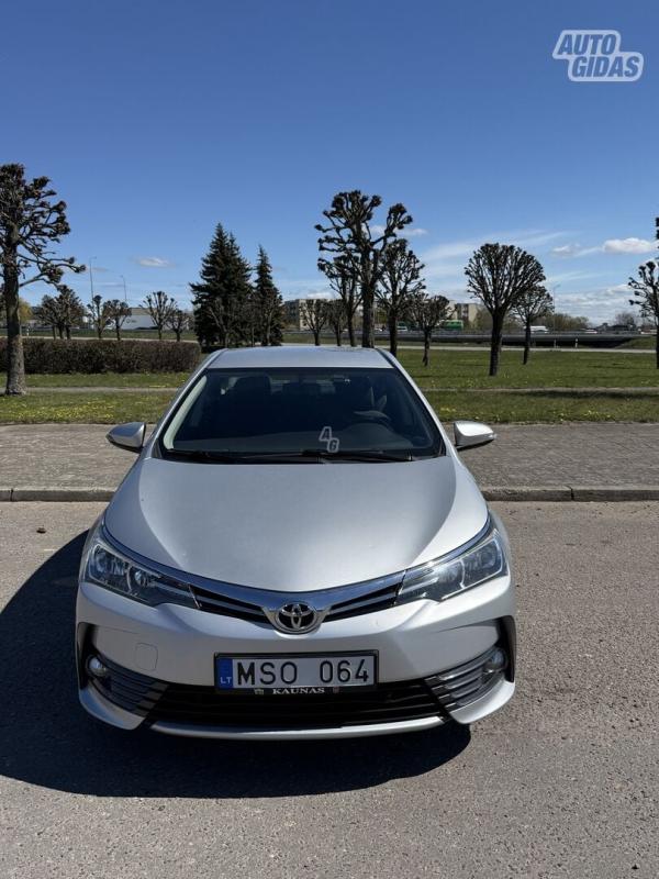 Grey Toyota Corolla 2018 in Kaunas, with an engine capacity of 1.60 L and mileage of 133 thousand km for 11500 €, photo 2 on AUTOMOTO.COM.LV
