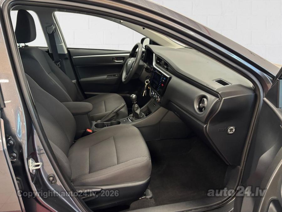 Grey Toyota Corolla 2018 in Tartu, with an engine capacity of 1.60 L and mileage of 66 thousand km for 9990 €, photo 8 on AUTOMOTO.COM.LV
