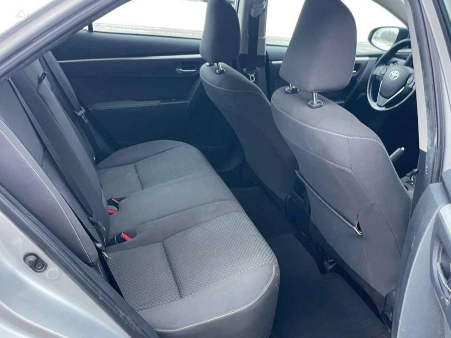 Grey Toyota Corolla 2018 in Ukmerge, with an engine capacity of 1.60 L and mileage of 154 thousand km for 5900 €, photo 9 on AUTOMOTO.COM.LV