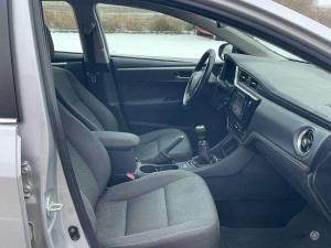 Grey Toyota Corolla 2018 in Ukmerge, with an engine capacity of 1.60 L and mileage of 154 thousand km for 5900 €, photo 10 on AUTOMOTO.COM.LV