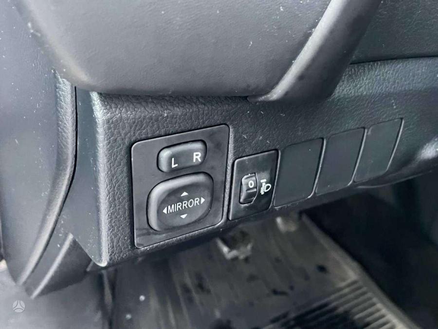 Grey Toyota Corolla 2018 in Ukmerge, with an engine capacity of 1.60 L and mileage of 154 thousand km for 5900 €, photo 15 on AUTOMOTO.COM.LV