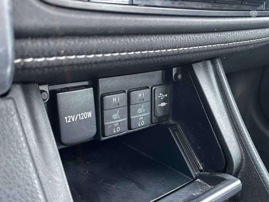 Grey Toyota Corolla 2018 in Ukmerge, with an engine capacity of 1.60 L and mileage of 154 thousand km for 5900 €, photo 16 on AUTOMOTO.COM.LV