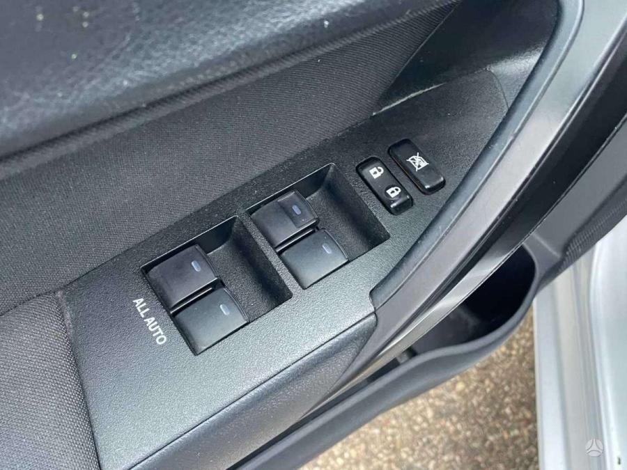 Grey Toyota Corolla 2018 in Ukmerge, with an engine capacity of 1.60 L and mileage of 154 thousand km for 5900 €, photo 17 on AUTOMOTO.COM.LV