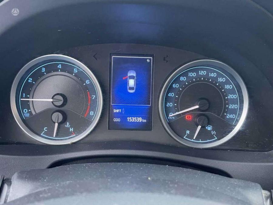 Grey Toyota Corolla 2018 in Ukmerge, with an engine capacity of 1.60 L and mileage of 154 thousand km for 5900 €, photo 18 on AUTOMOTO.COM.LV