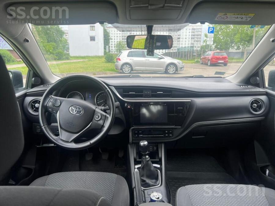 Pelēks Toyota Corolla 2018 Rīga, ar dzinēja tilpumu 1.60 L un nobraukumu 119 tūkst. km par 10490 €, foto 6 vietnē AUTOMOTO.COM.LV